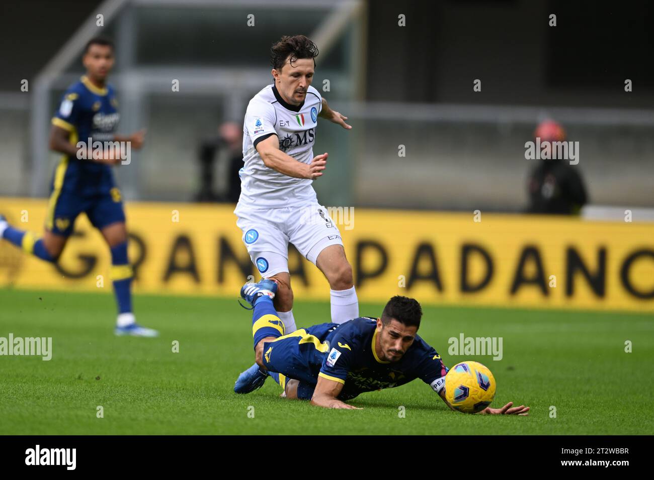 Davide Faraoni (Hellas Verona)Mario Rui Silva Duarte (Napoli) during ...