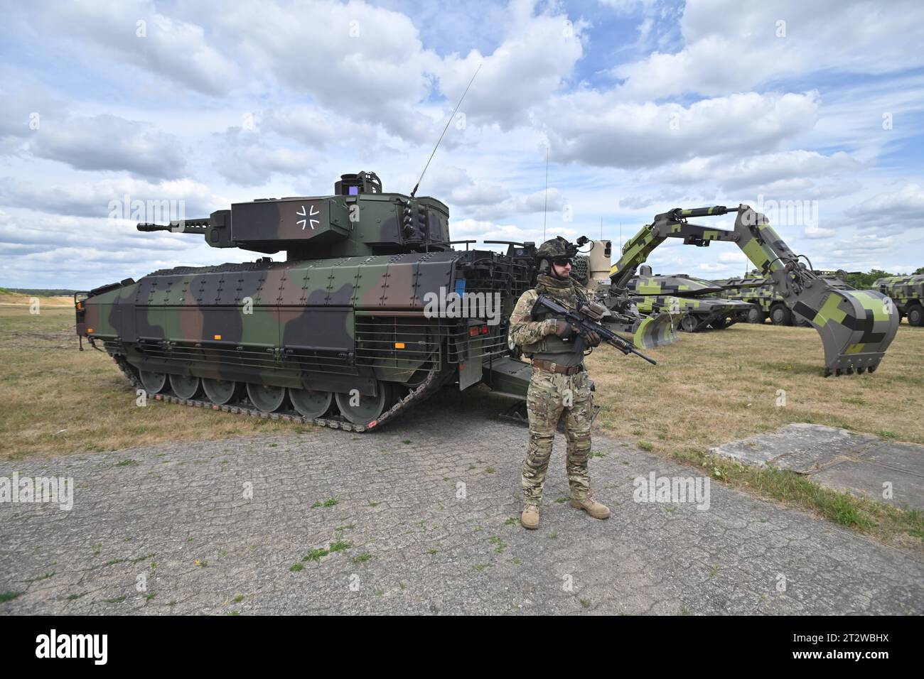 14.07.22, Hannover Rheinmetall Panzer und Panzergrenadier 2000 Puma ...