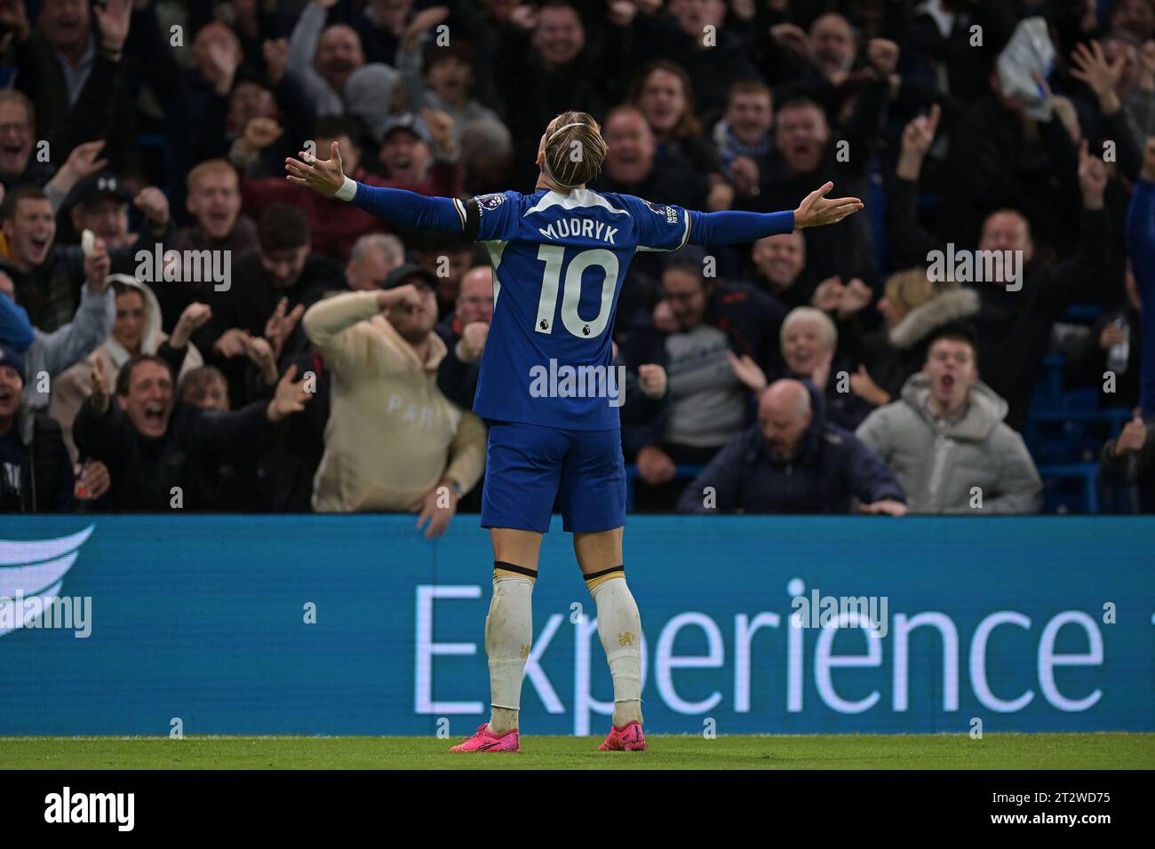 London, UK. 21st Oct, 2023. GOAL Mykhaylo Mudryk of Chelsea scores his ...