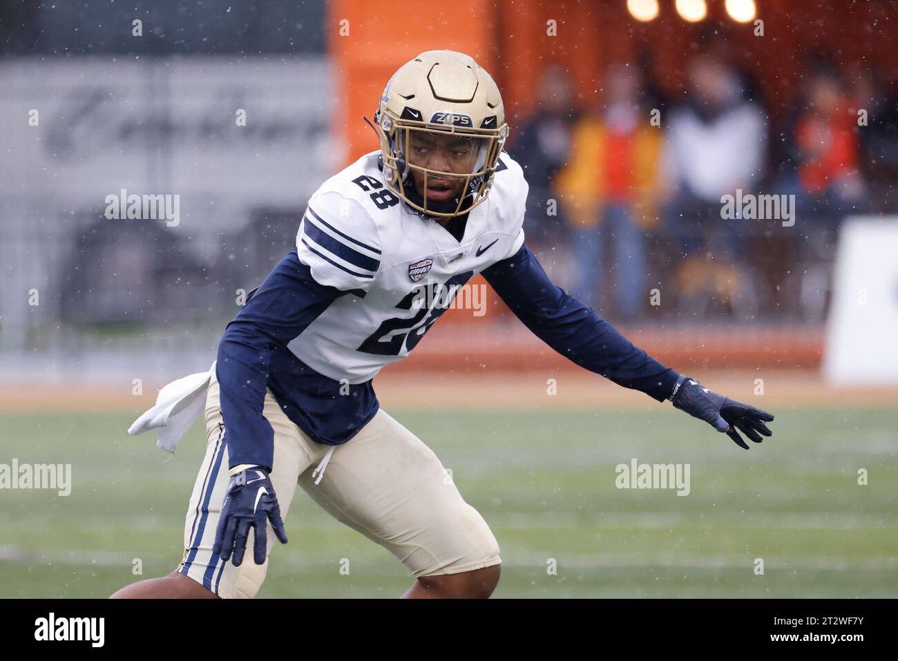 Akron cornerback Tyson Durant (28) pursues a play on defense in the ...