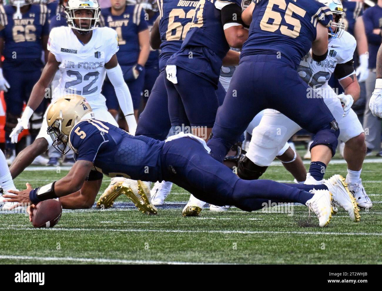 ANNAPOLIS, MD - OCTOBER 21: Navy Midshipmen quarterback Braxton Woodson ...