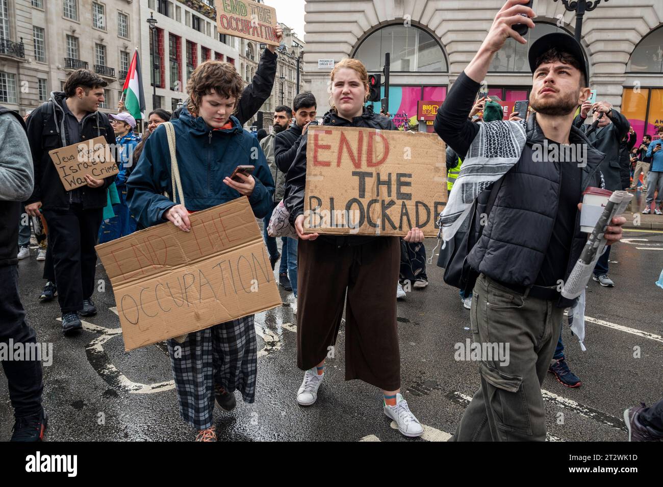 Demonstration against the bombing of Gaza with placard "End the ...