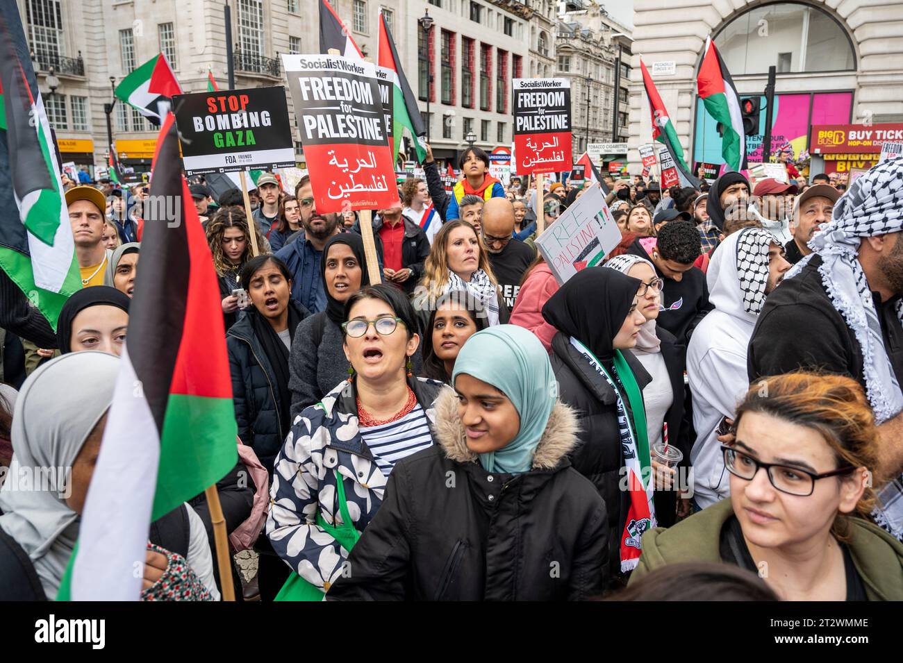 Protestors against the bombing of Gaza with Palestinian flags and ...