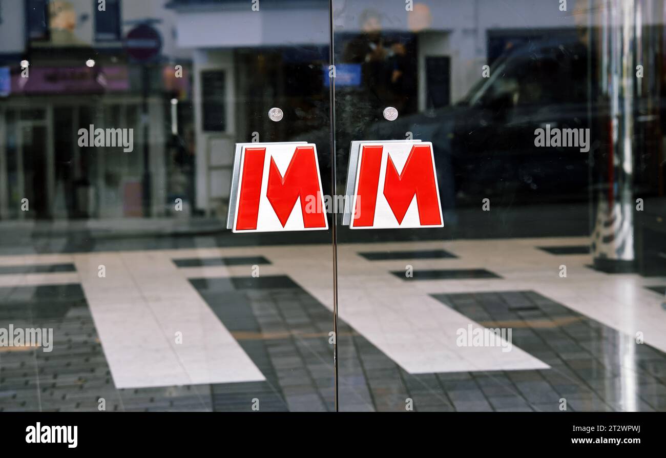 Kent bank sign hi-res stock photography and images - Alamy