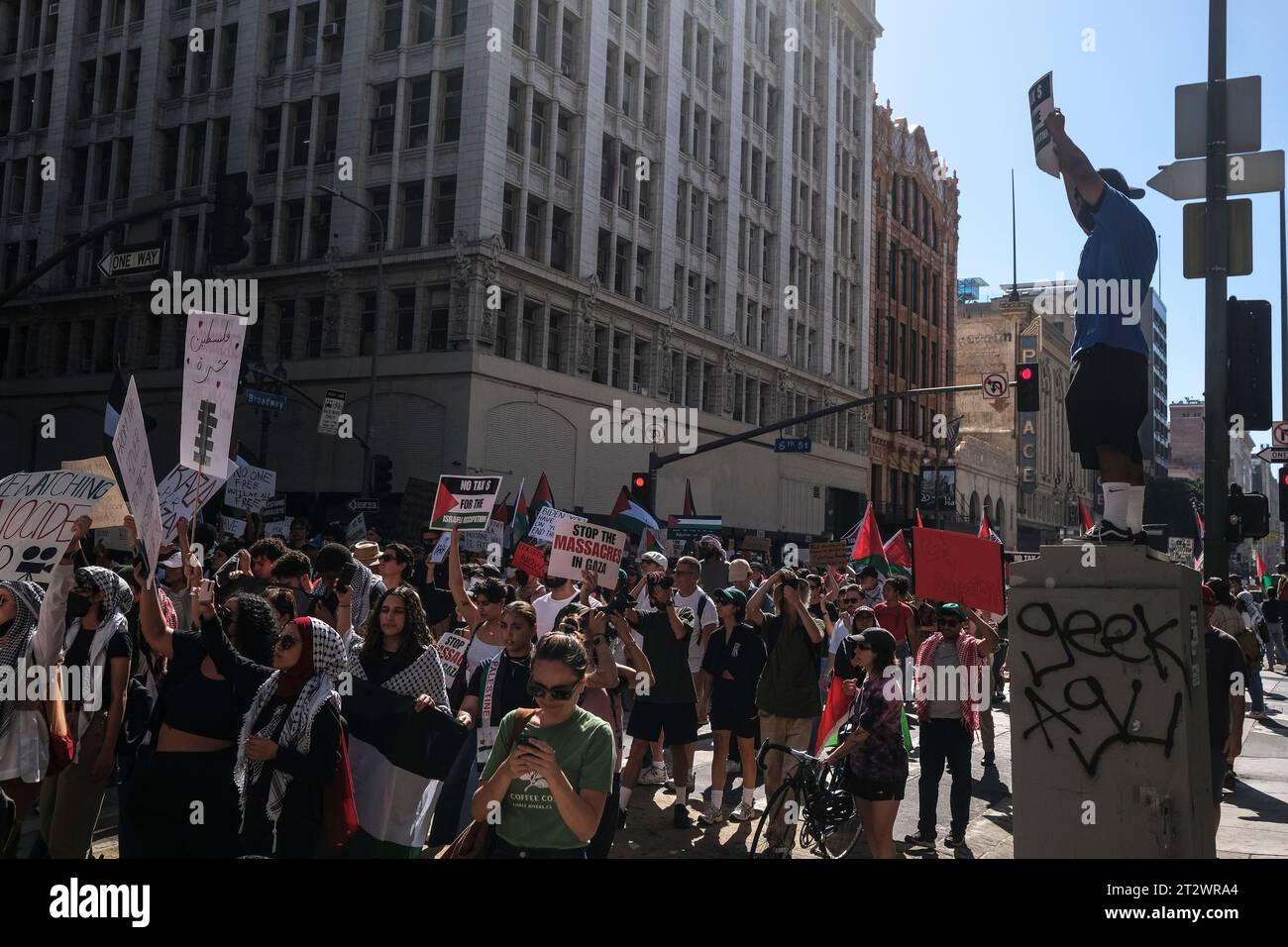 Los Angeles, California, USA. 21st Oct, 2023. Crowds gathered at ...