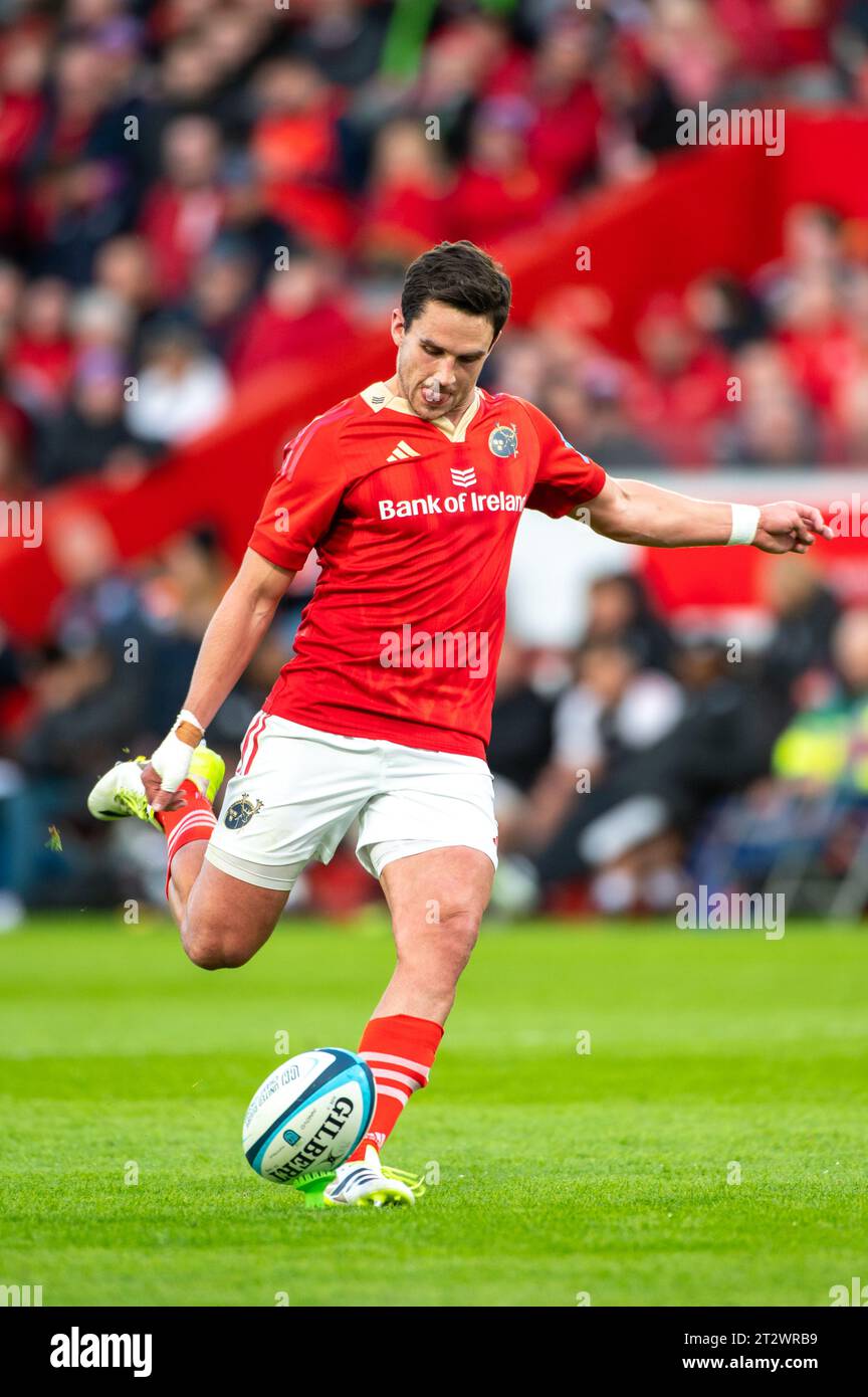 Limerick, Ireland. 21st Oct, 2023. Joey Carbery of Munster takes a ...