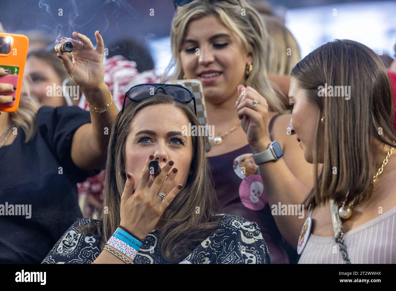 Alabama fans smoke cigars to celebrate an Alabamaa win over Tennessee ...