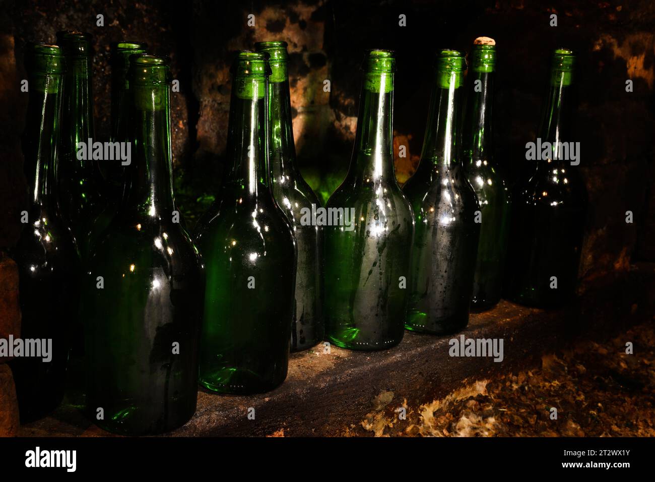 Group of alcoholic drinks on shelf hi-res stock photography and images ...