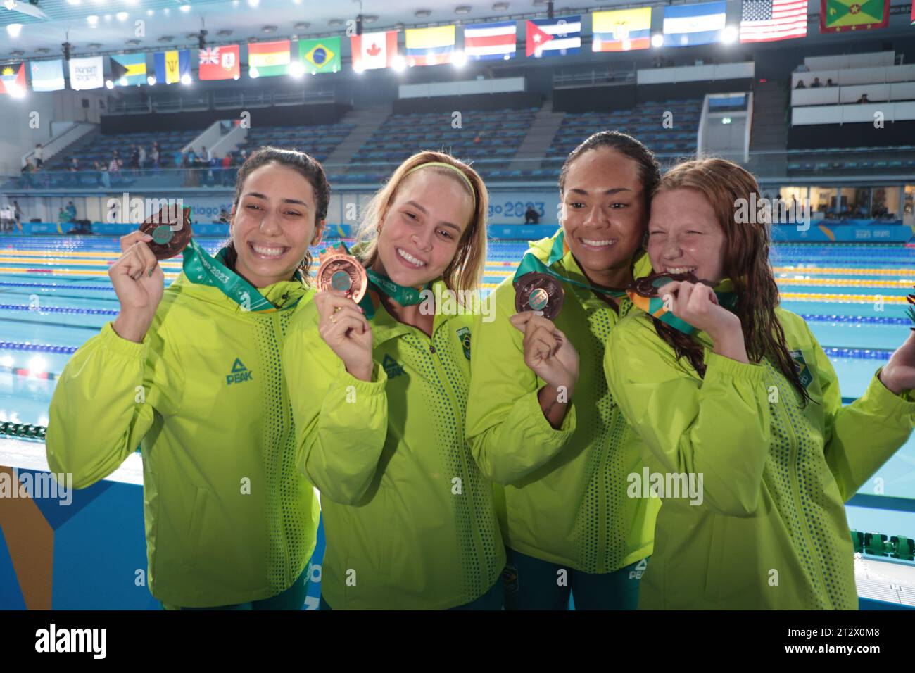 Women 4x100m freestyle final hi-res stock photography and images - Alamy