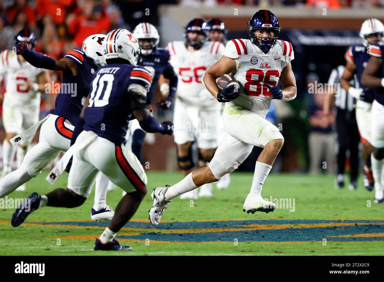 Mississippi tight end Caden Prieskorn (86) carries the ball against ...