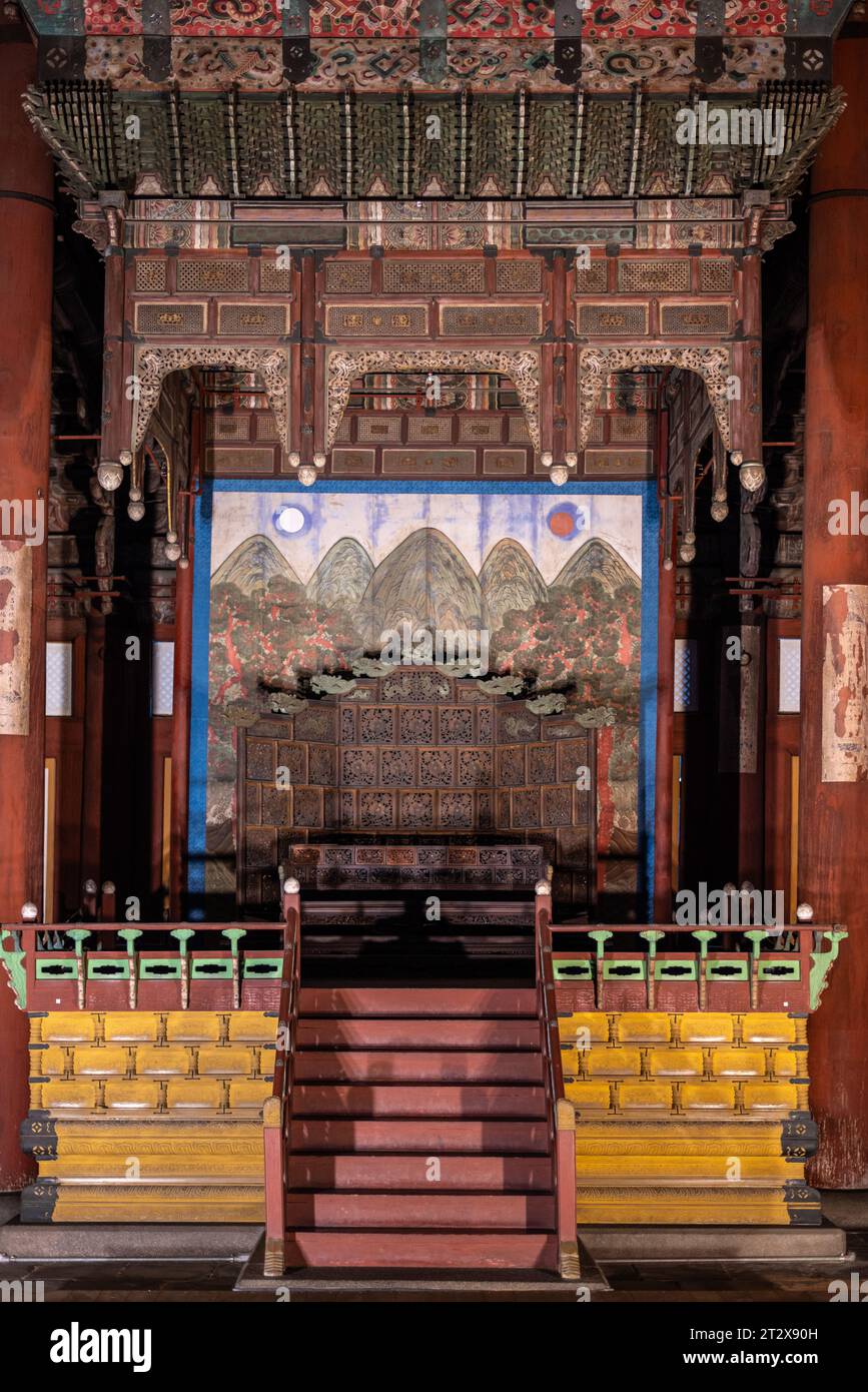 Old Korean architecture details of Deoksugung royal palace of Joseon ...