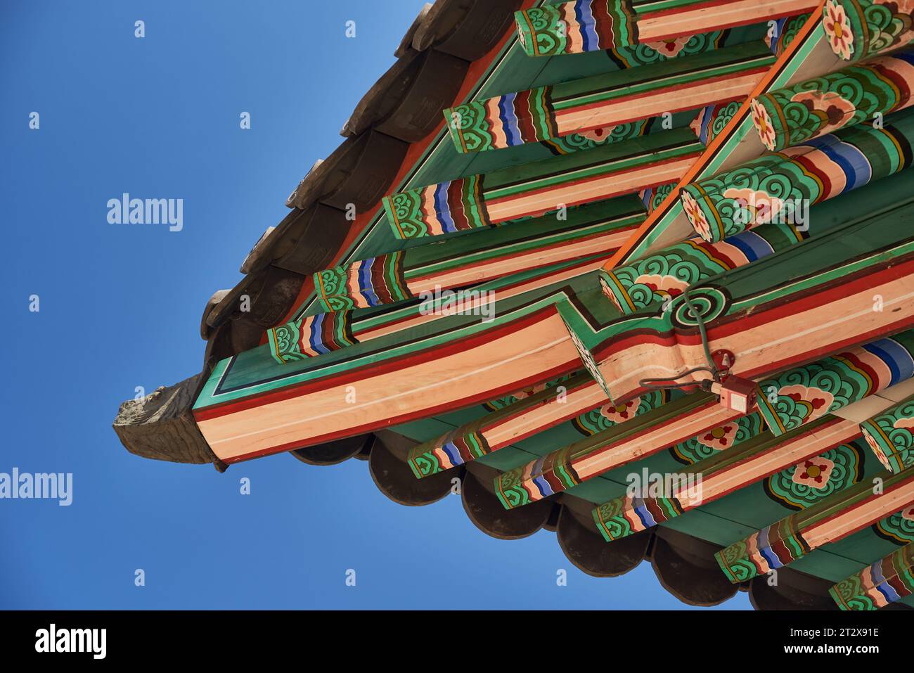 Old Korean architecture details of Deoksugung royal palace of Joseon ...