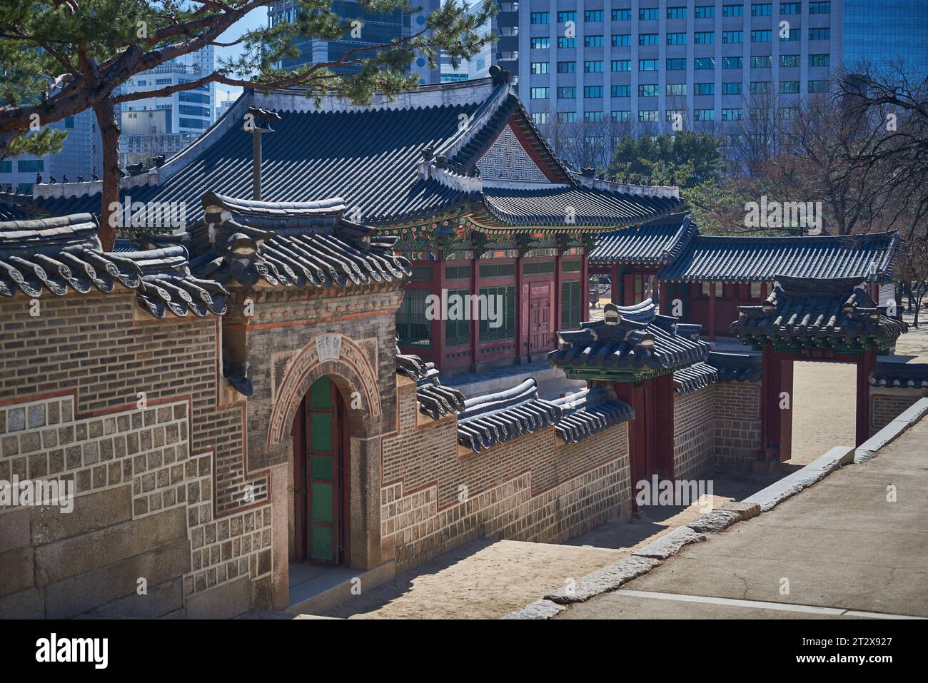 Old Korean architecture details of Deoksugung royal palace of Joseon ...