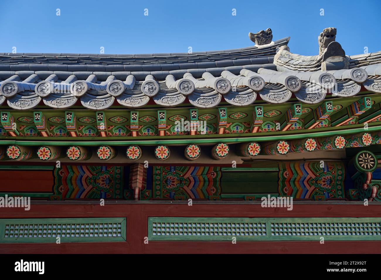 Old Korean architecture details of Deoksugung royal palace of Joseon ...