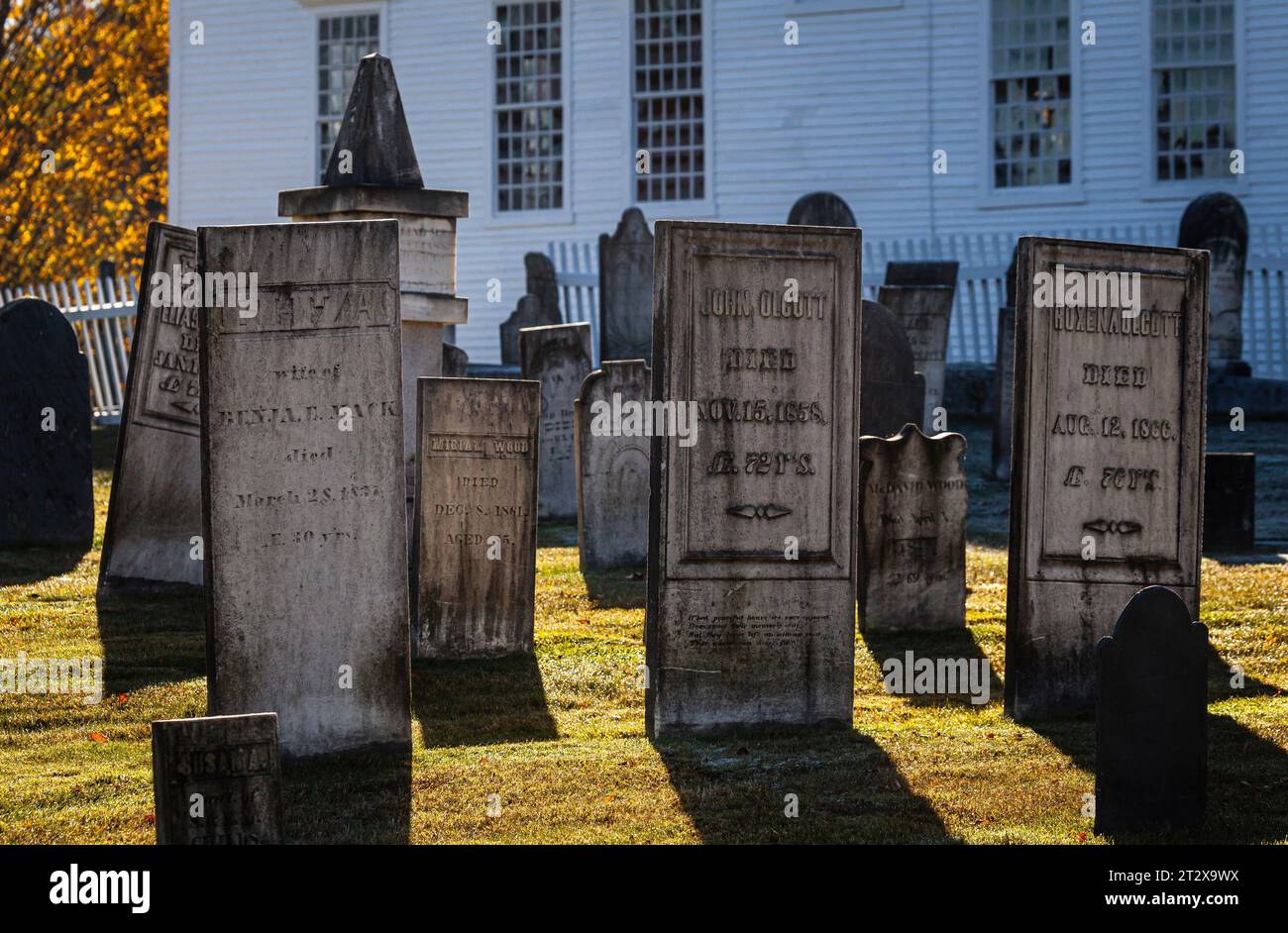 The old rockingham cemetery hi-res stock photography and images - Alamy