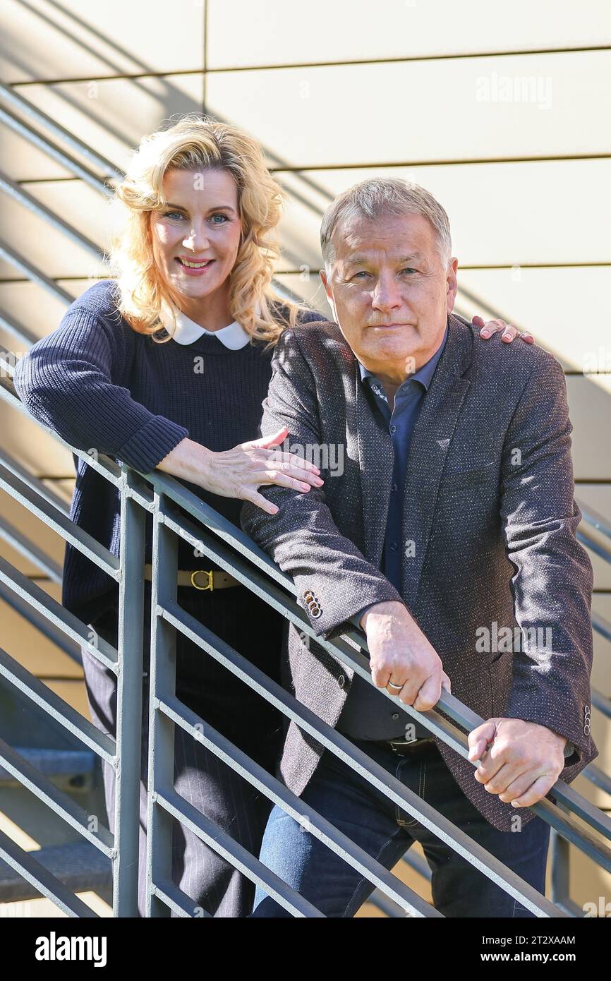 Leipzig, Germany. 17th Oct, 2023. German actors Alexa Maria Surholt and ...