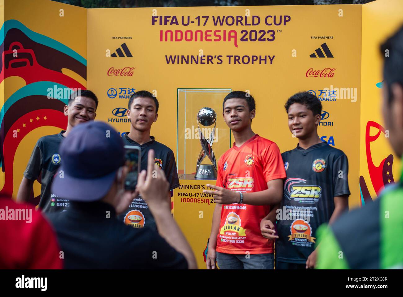 FIFA U-17 WOLRD CUP 2023 TROPHY EXPERIENCE People take pictures with ...
