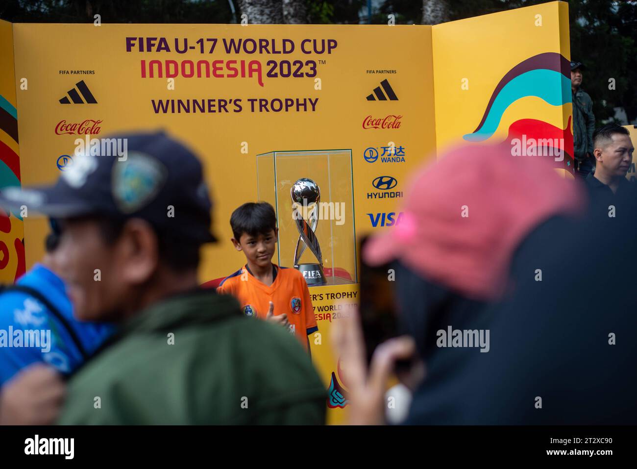 FIFA U-17 WOLRD CUP 2023 TROPHY EXPERIENCE People take pictures with ...