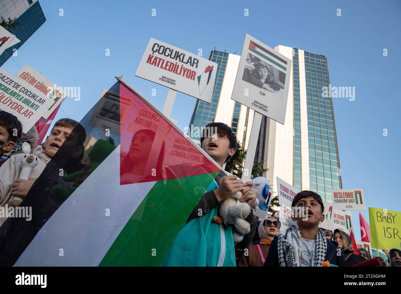 Istanbul, Turkey. 21st Oct, 2023. Children and their families holding ...