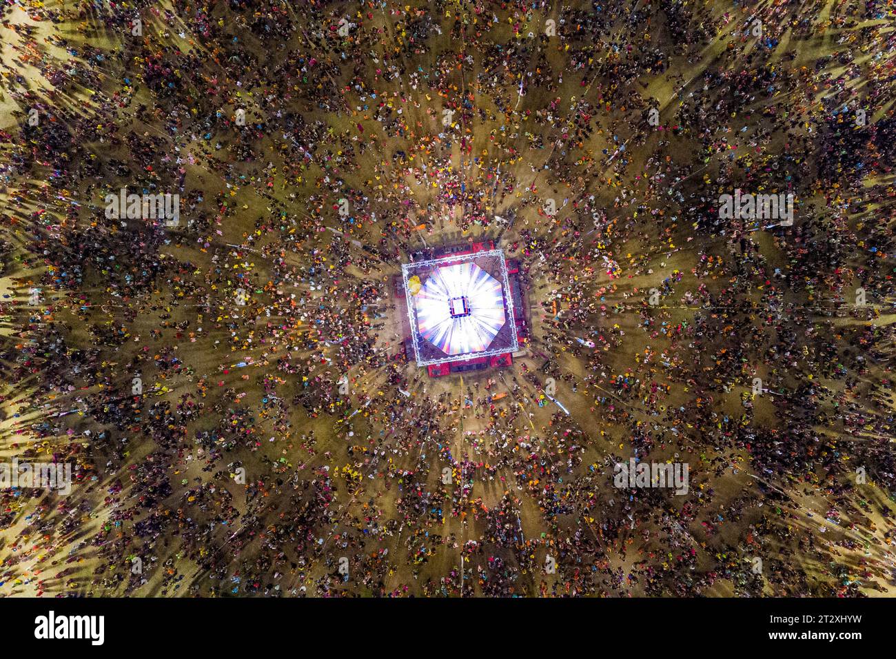 Baroda, India. 15th Oct, 2023. In this aerial view, the crowd is seen ...