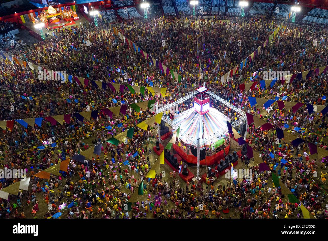 Baroda, India. 15th Oct, 2023. In this aerial view, the crowd is seen ...