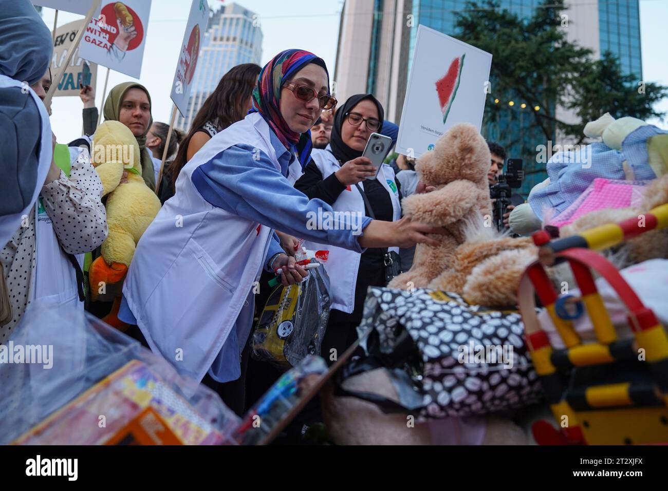 Istanbul, Turkey. 21st Oct, 2023. Demonstrators left toys in front of ...