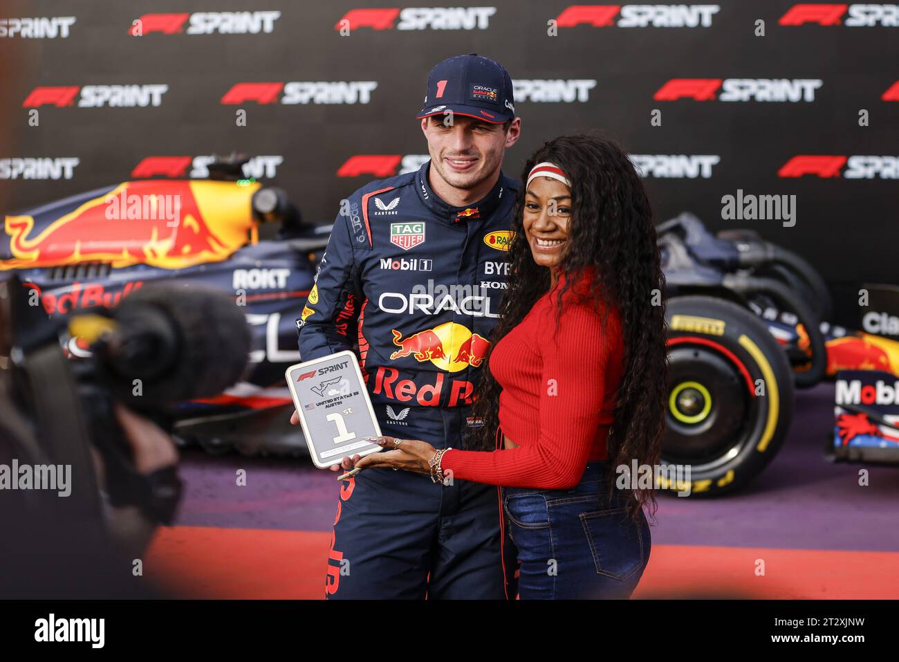 VERSTAPPEN Max (ned), Red Bull Racing RB19, portrait sprint race Sha'Carri Richardson, athlete ...