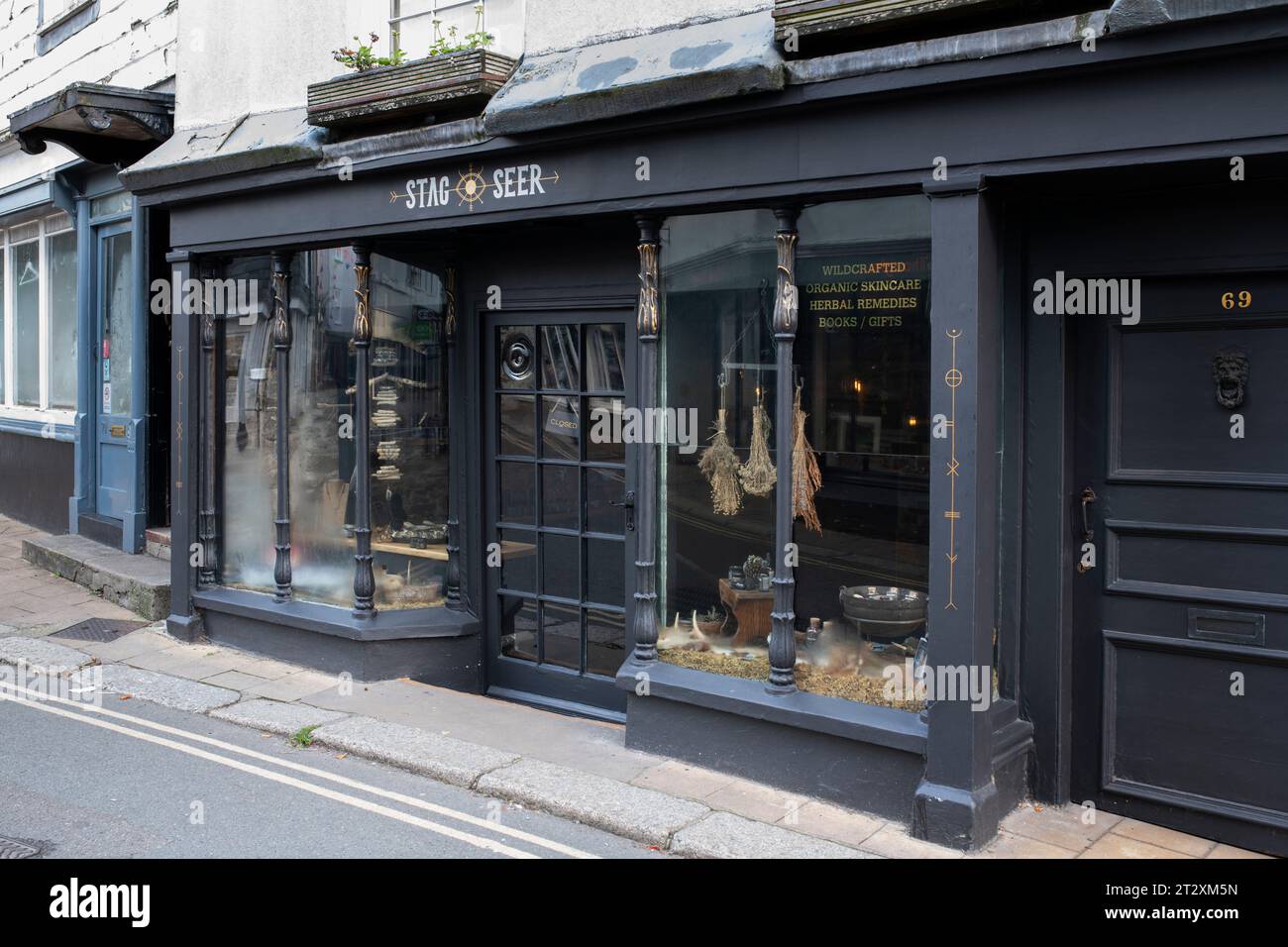Stag and Seer shop along the High Street. Totnes, Devon, England Stock ...