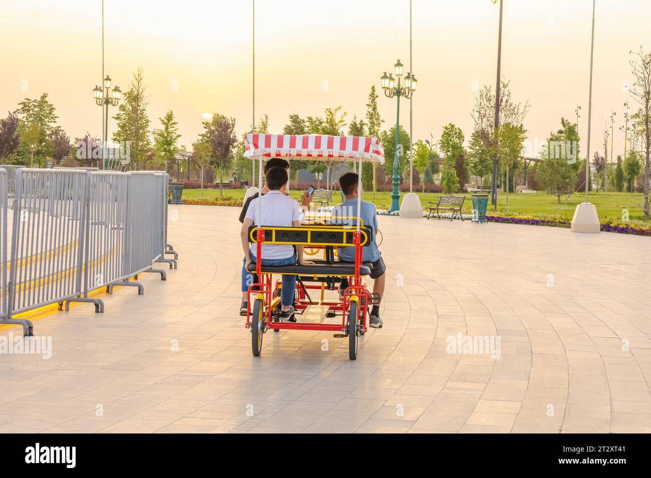 Elderly people ride bike hi-res stock photography and images - Alamy