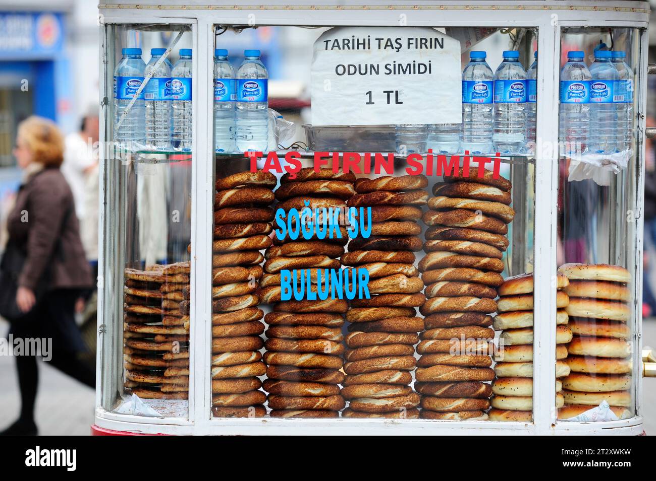 Istanbul simit stand hi-res stock photography and images - Alamy