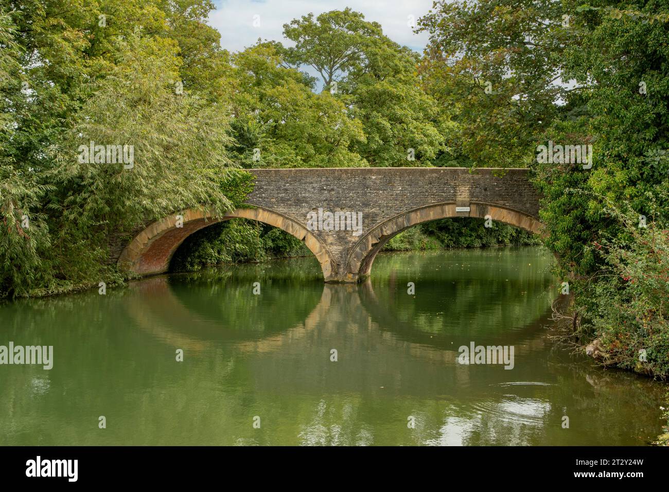 Bridge over River Thames, Godstow, Oxfordshire, England Stock Photo - Alamy