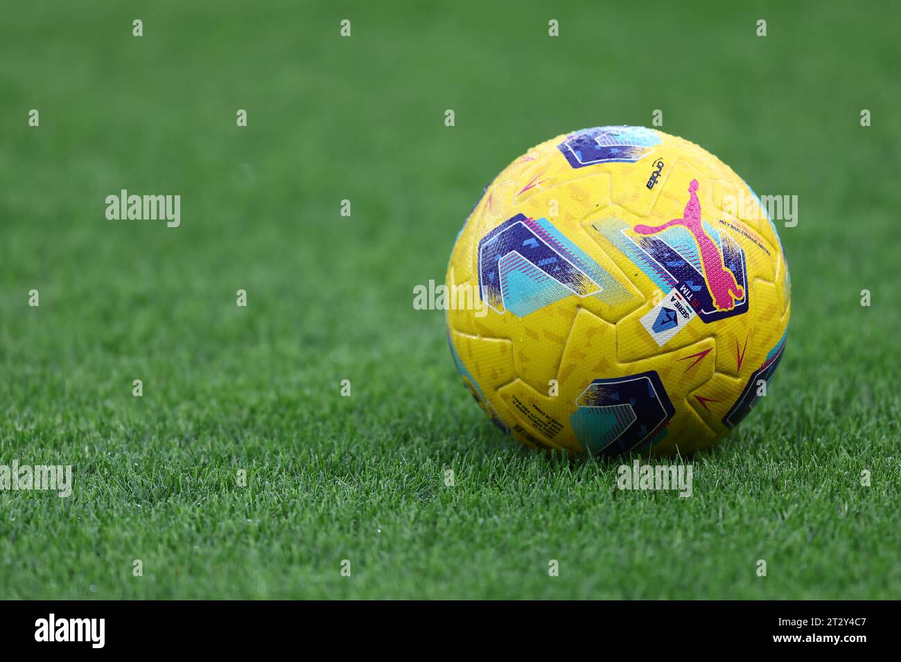 Official serie a matchball hi-res stock photography and images - Alamy