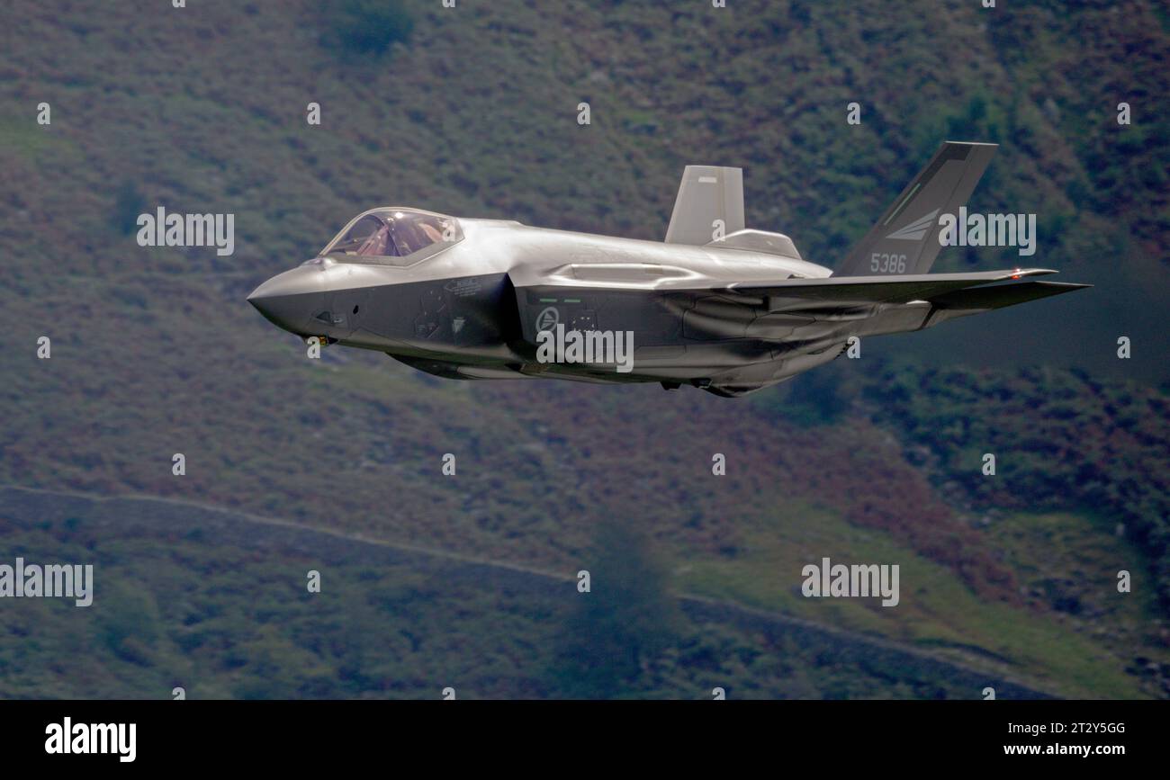 Royal Norwegian Air Force F-35A Lightning II, low level in the Lake ...