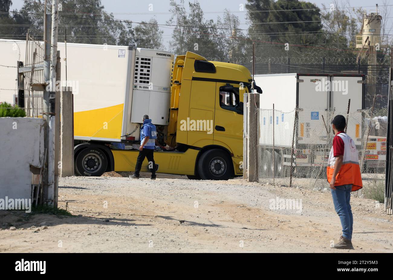 Gaza, Palestine. 21st Oct, 2023. A Palestinian worker from UN receives the humanitarian aid ...