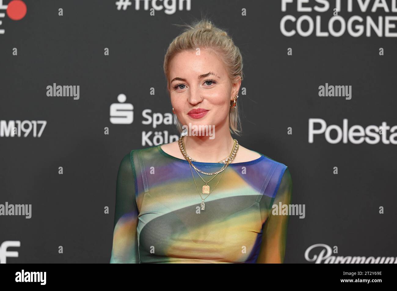 Schauspielerin Sarah Mahita kommt zum Screening des Films Haus aus Glas ...