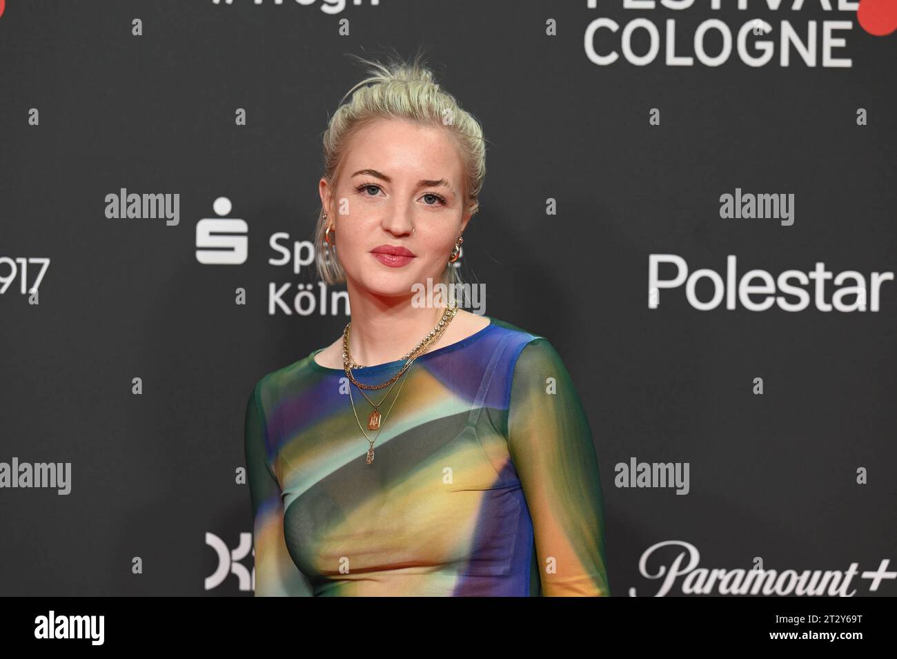 Schauspielerin Sarah Mahita kommt zum Screening des Films Haus aus Glas ...