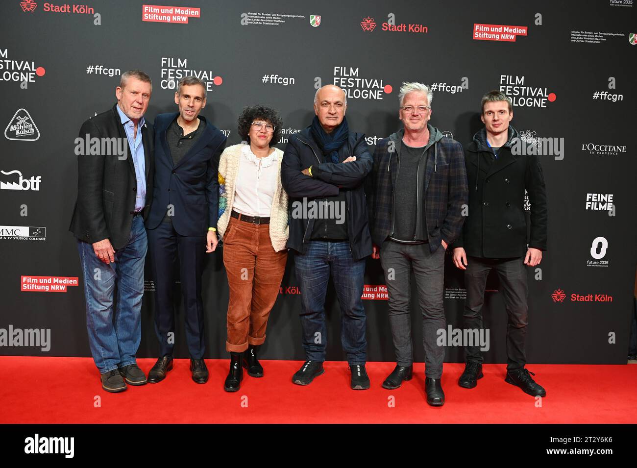 Die iranisch französische Regisseurin Sepideh Farsi 3.v.l. und ihr ...