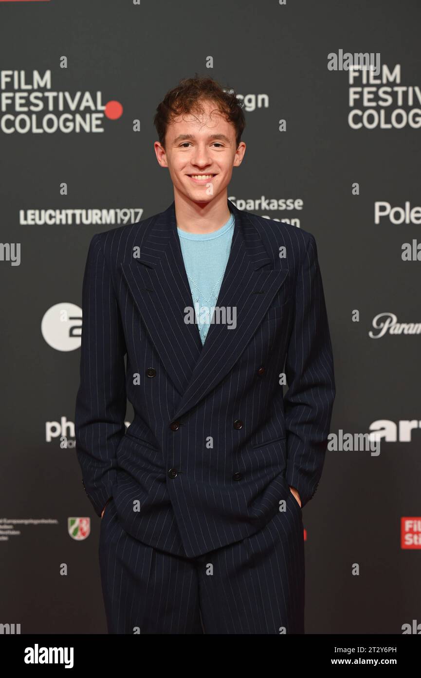 Schauspieler Paul Ahrens kommt zum Screening der Miniserie Was wir ...