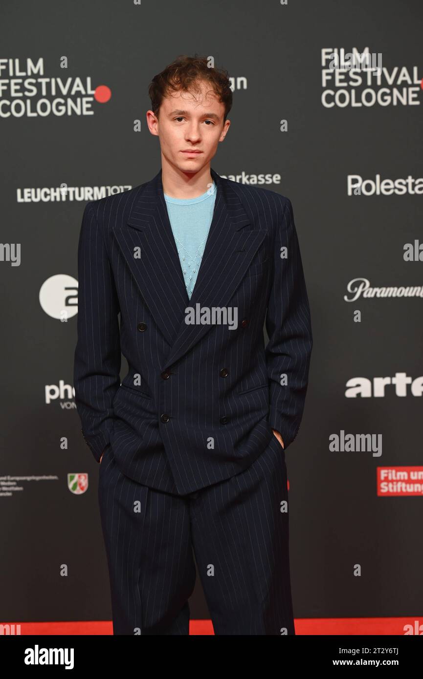 Schauspieler Paul Ahrens kommt zum Screening der Miniserie Was wir ...