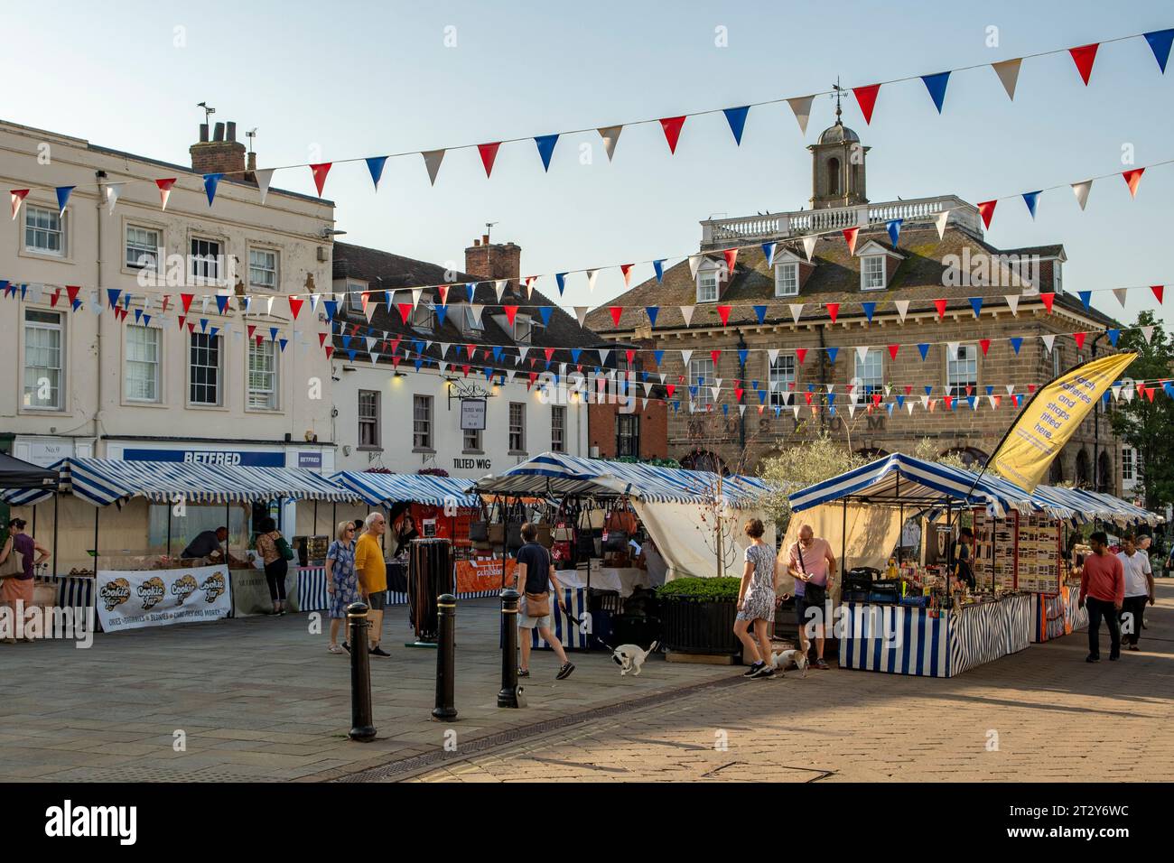 Saturday Market, Market Place, Warwick, Warwickshire, England Stock ...