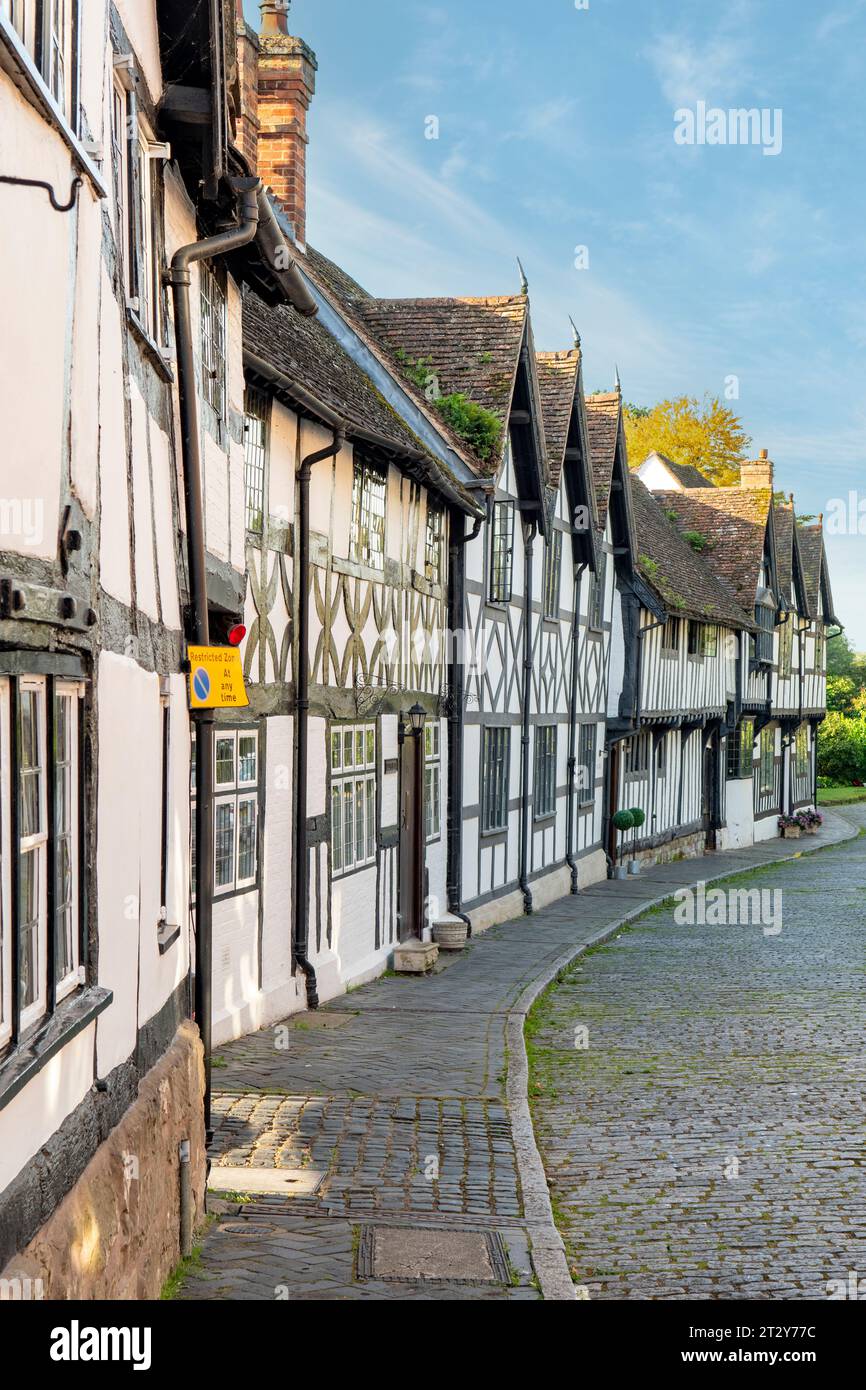 Tudor Housing in Mill Street, Warwick, Warwickshire, England Stock ...
