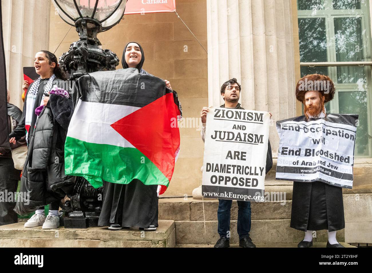 London, UK. 21st October 2023. National March for Gaza, stop the war on ...
