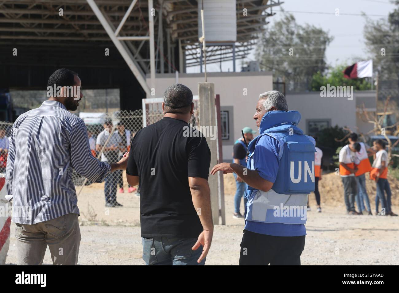 Un aid workers hi-res stock photography and images - Alamy