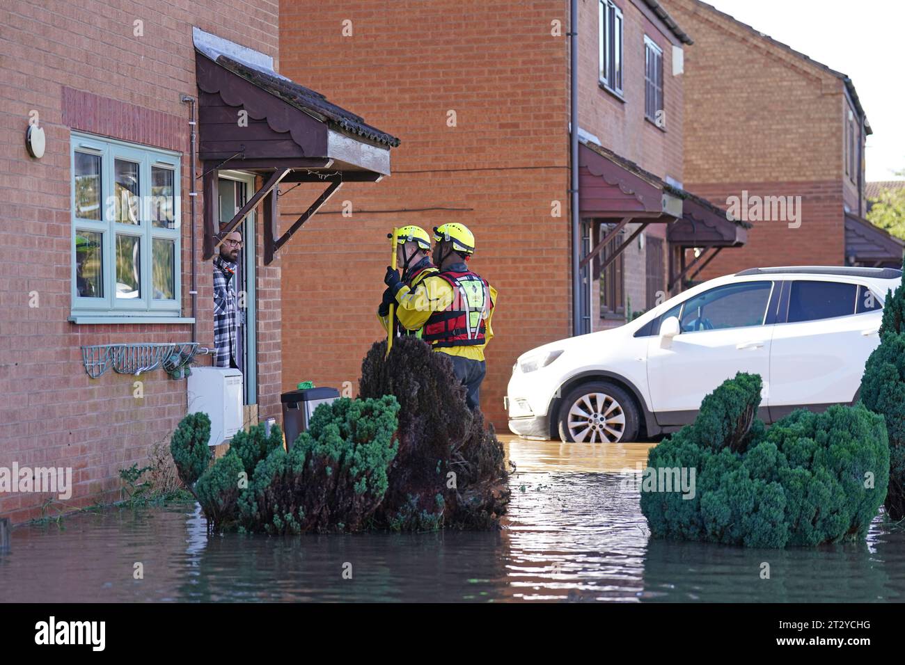 Members of the emergency services talk to residents in Retford in ...