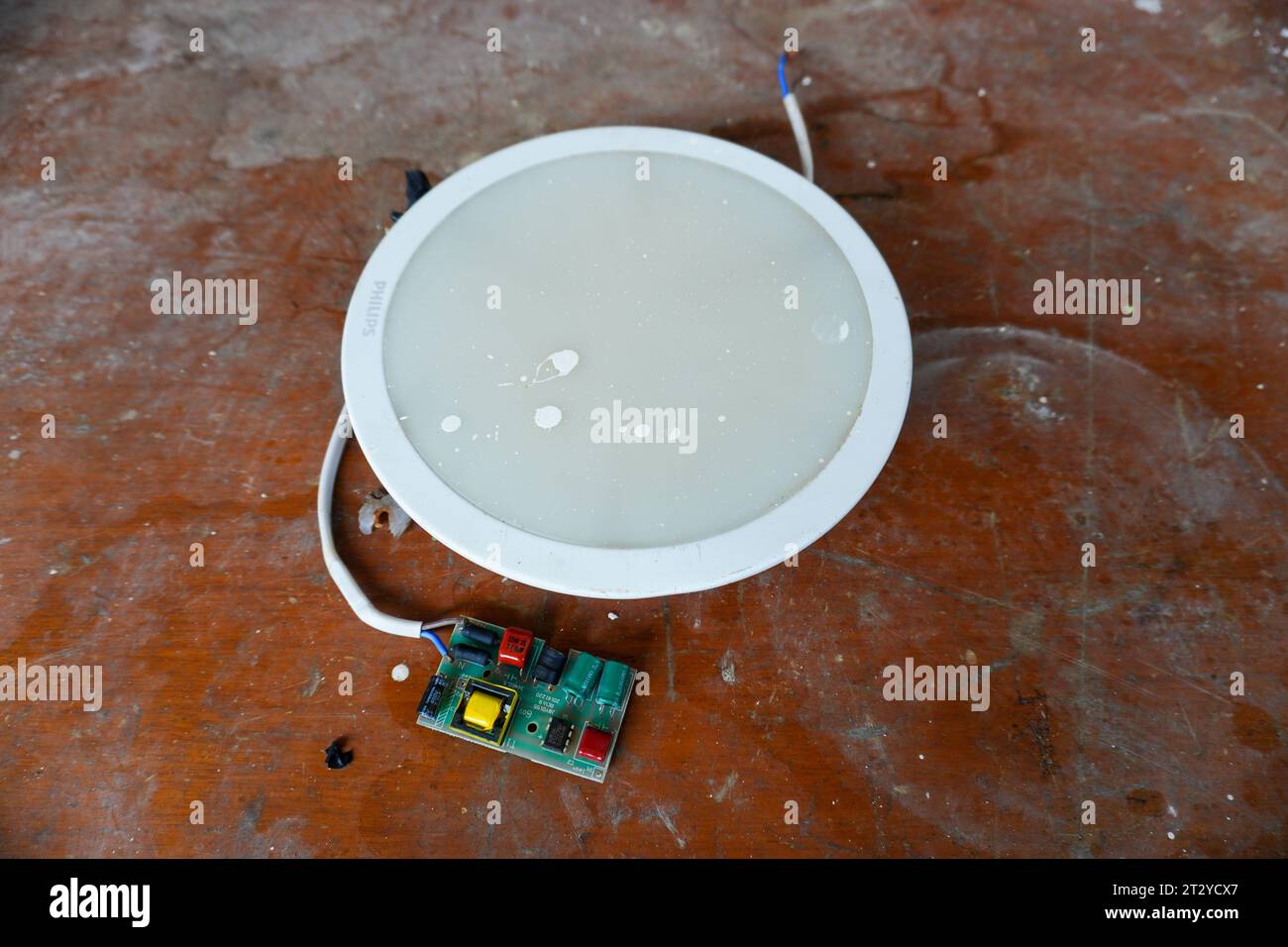 Light malfunctioning hi-res stock photography and images - Alamy