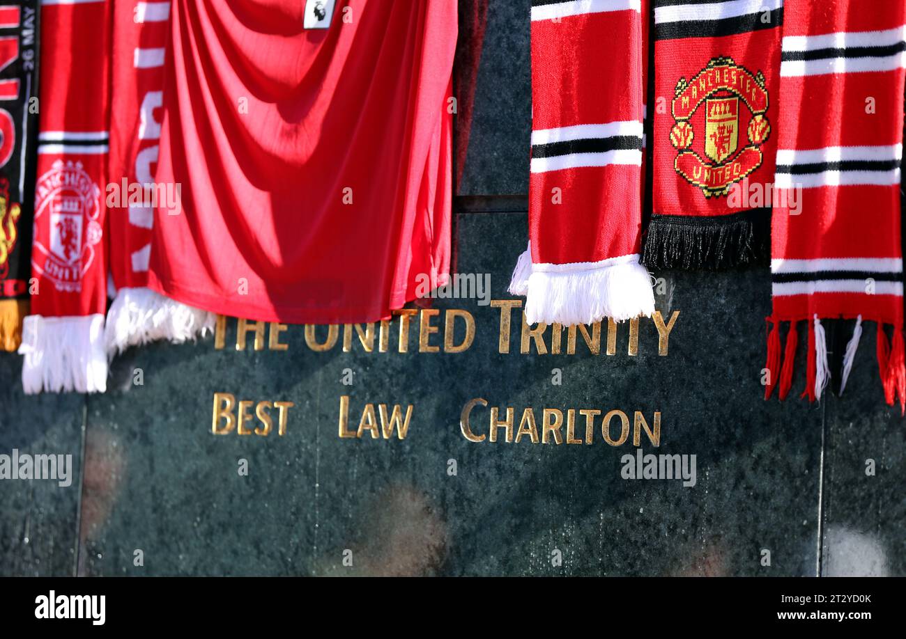 Tributes are laid in memory of Sir Bobby Charlton by The United Trinity ...