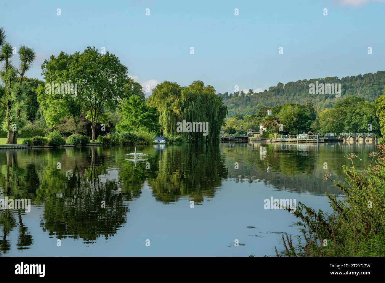 River Thames Reflections, Goring-on-Thames, Oxfordshire, England Stock ...