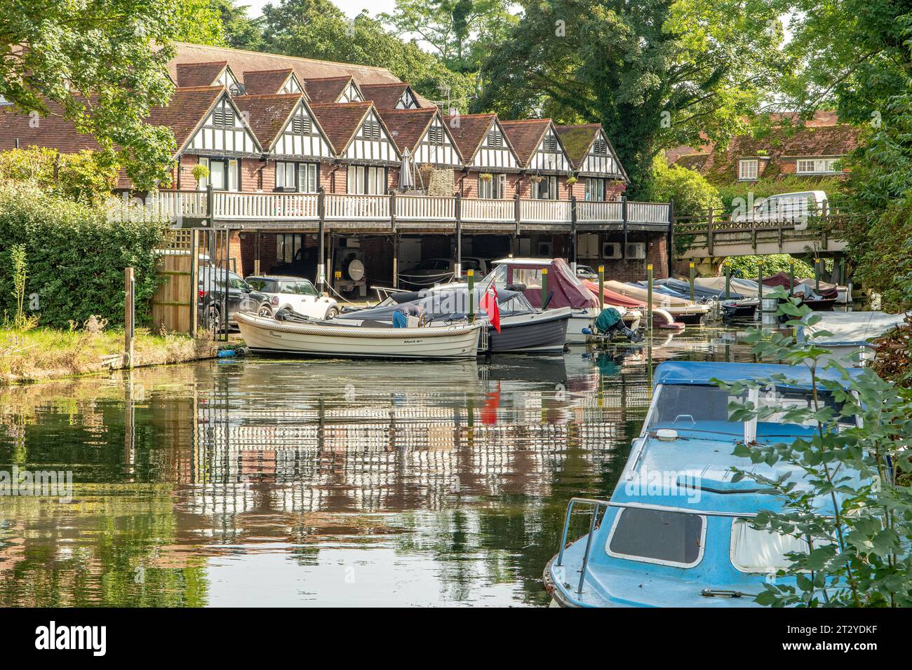 Reflections on riverfront hi-res stock photography and images - Alamy