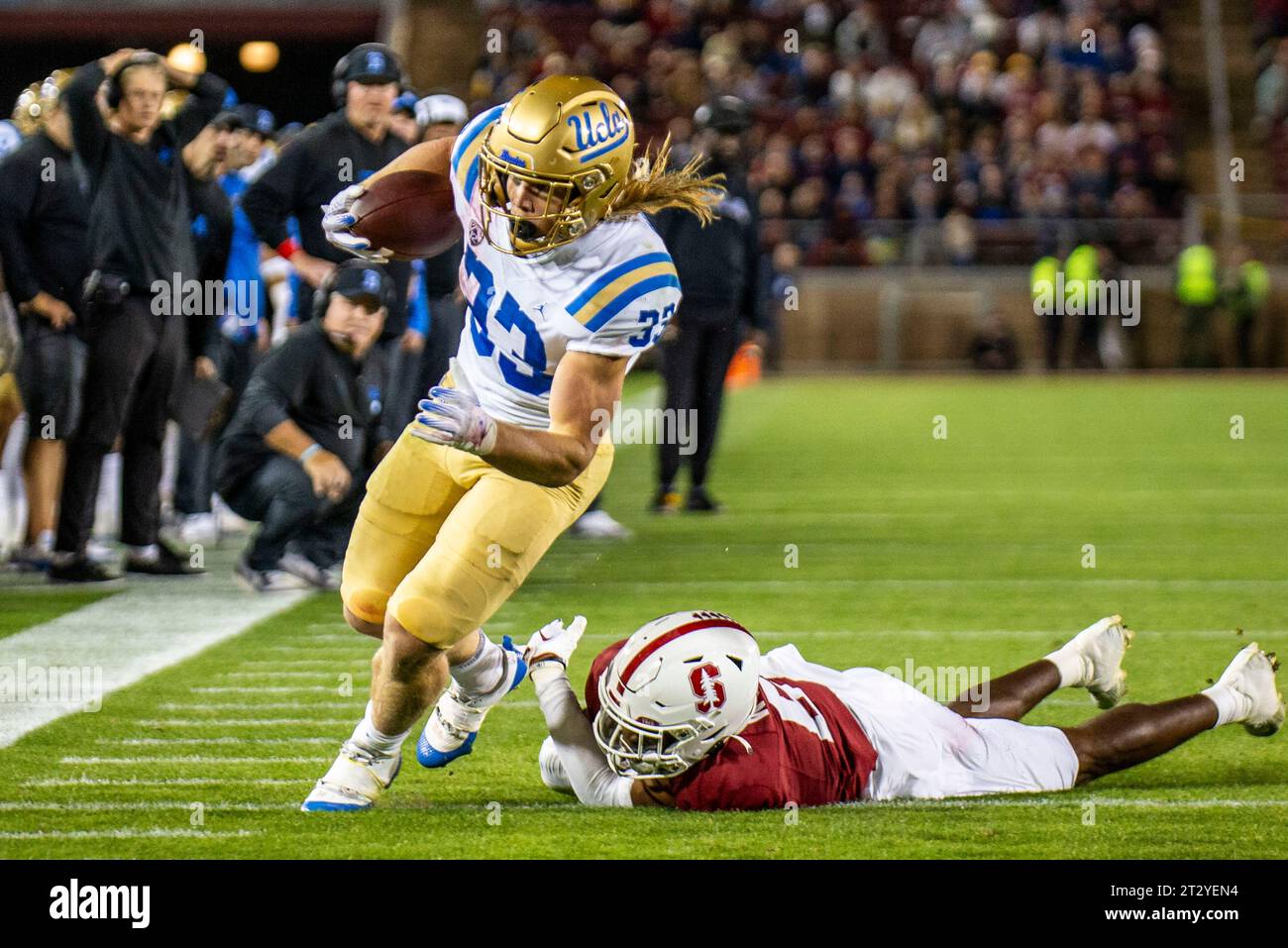 October 21 2023 Palo Alto, CA USA UCLA running back Carson Steele (33 ...