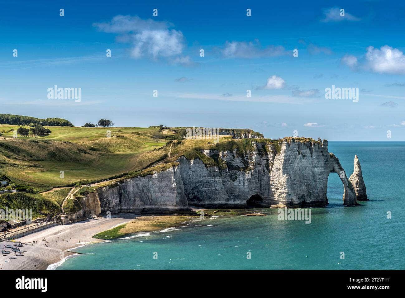 Beautiful white chalk cliffs near Etretat in Normandy. France ...